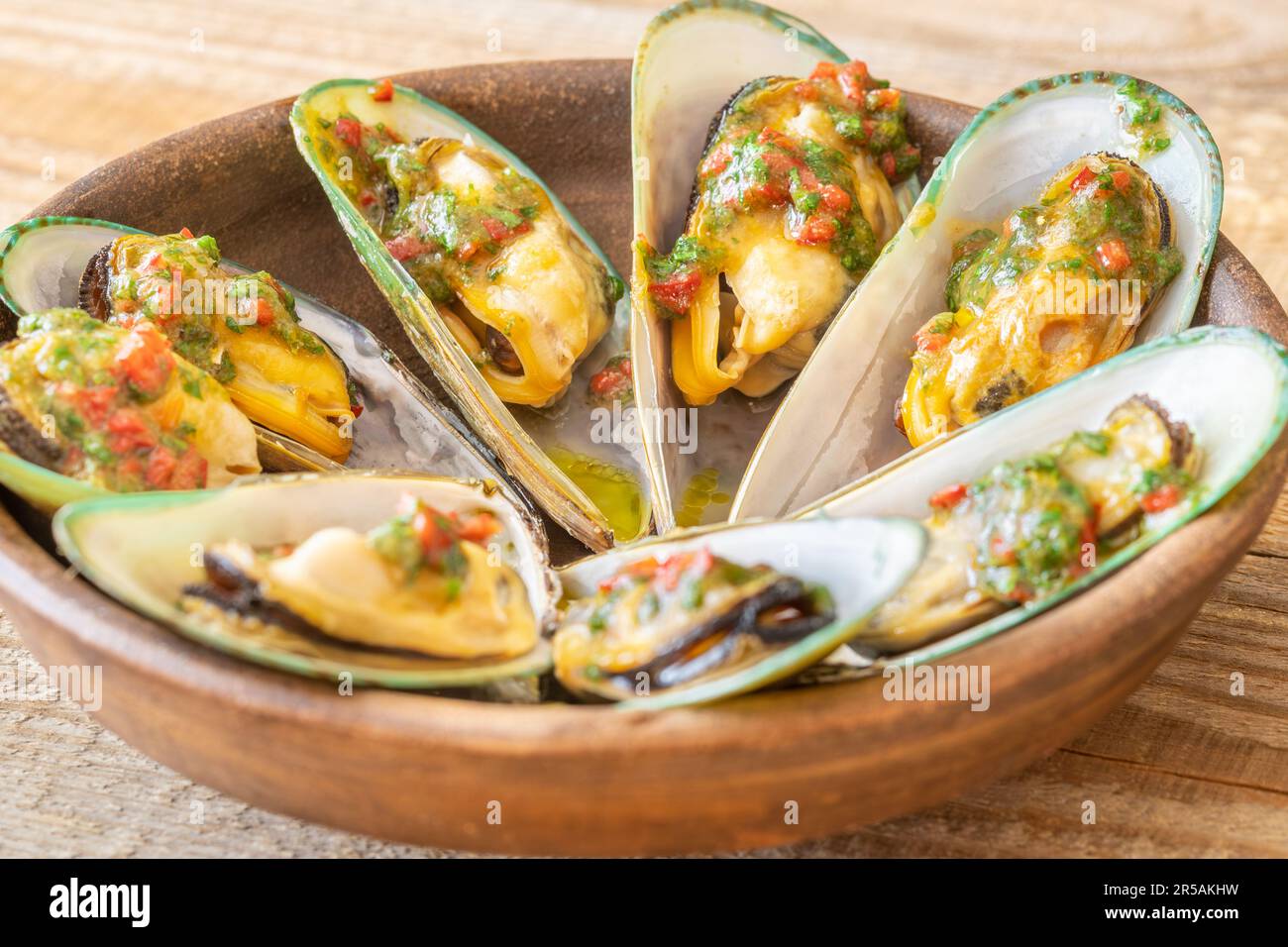 Bowl of Thai glazed half shell mussels Stock Photo - Alamy