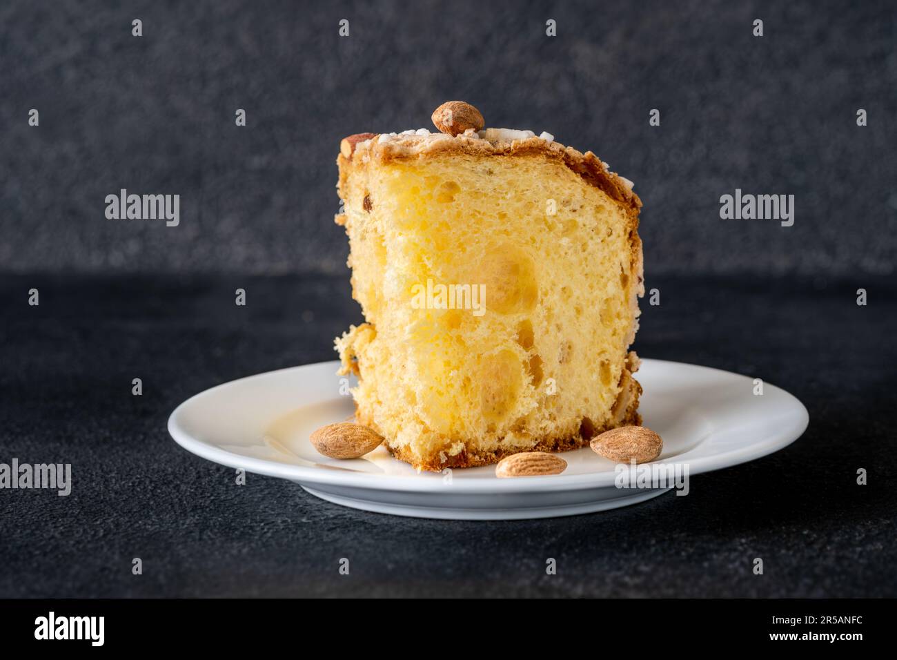 Colomba di pasqua italian hi-res stock photography and images - Alamy