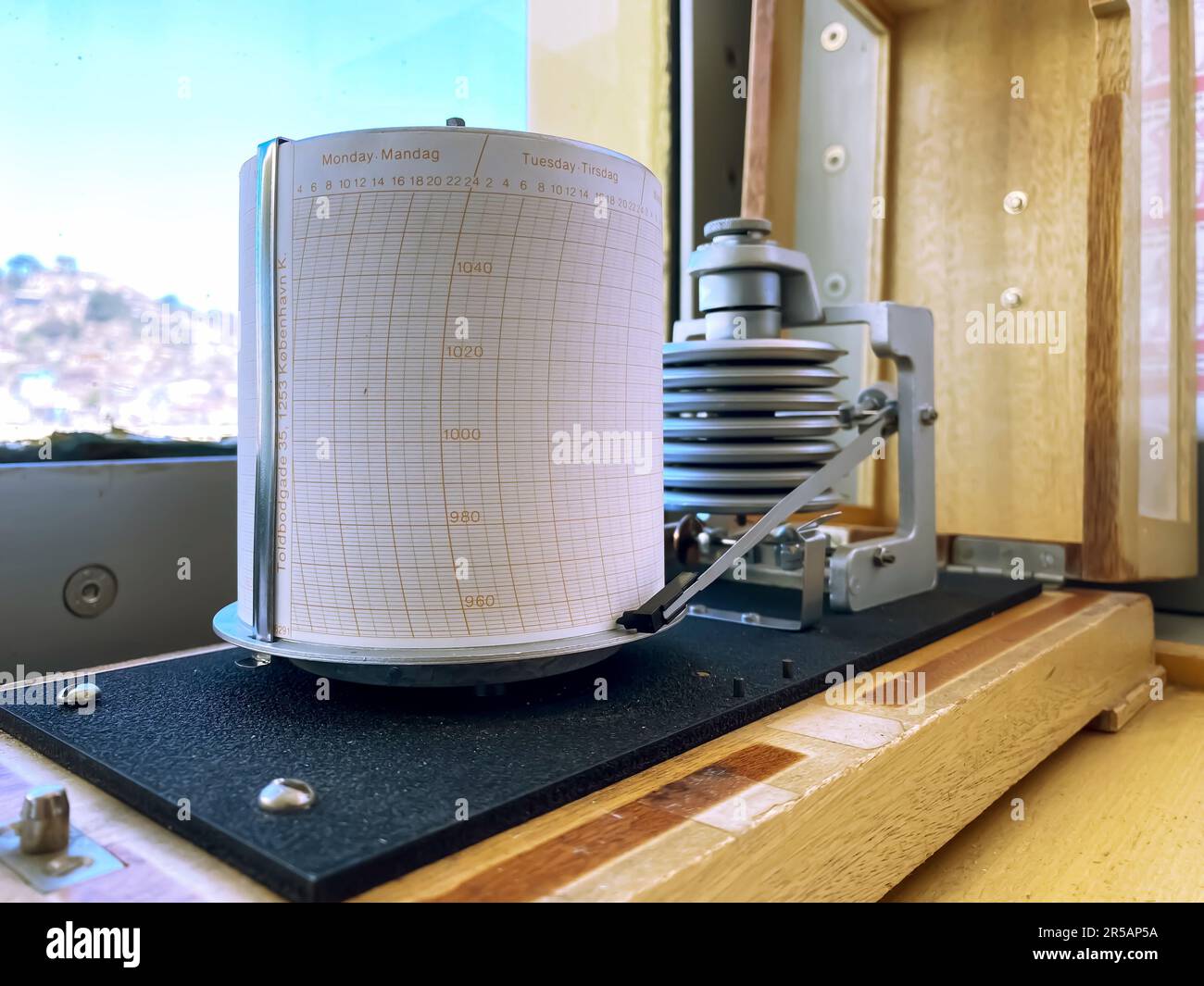 An antique radio is displayed on a wooden stand, ready to be powered on ...