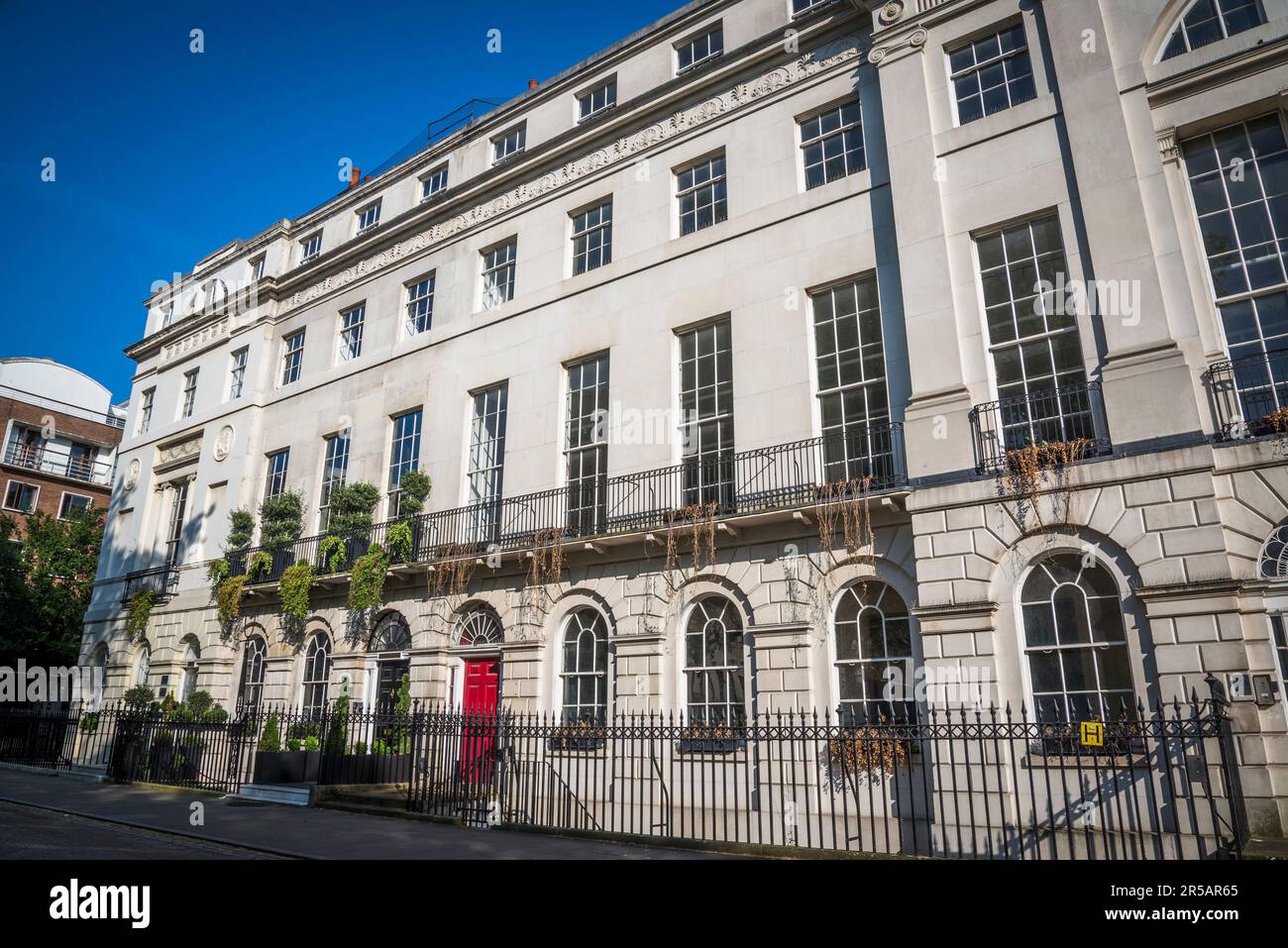 House on Fitzroy Square, Fitzrovia, London, England, UK Stock Photo - Alamy