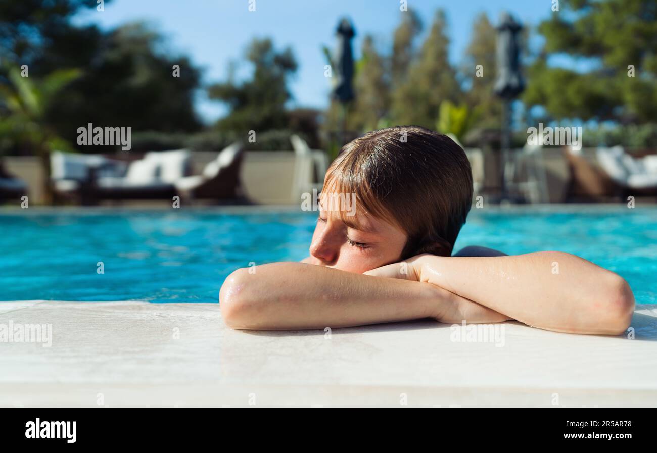 Boy in swimming pool Stock Photo - Alamy