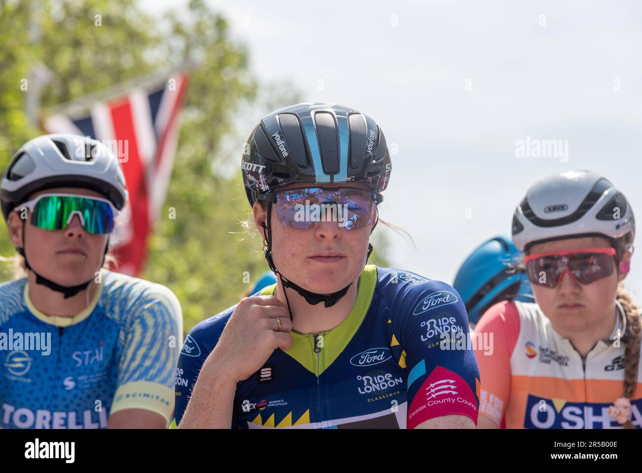Charlotte Kool and riders at start line in the Classique UCI Women's ...