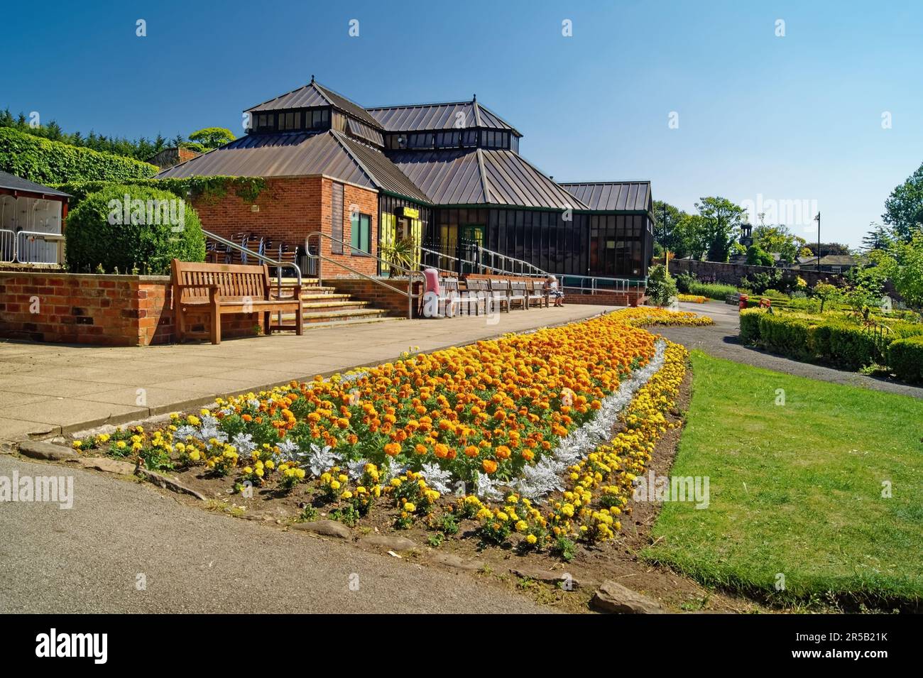 UK, West Yorkshire, Leeds, Roundhay Park, Coronation Gardens, Tropical ...
