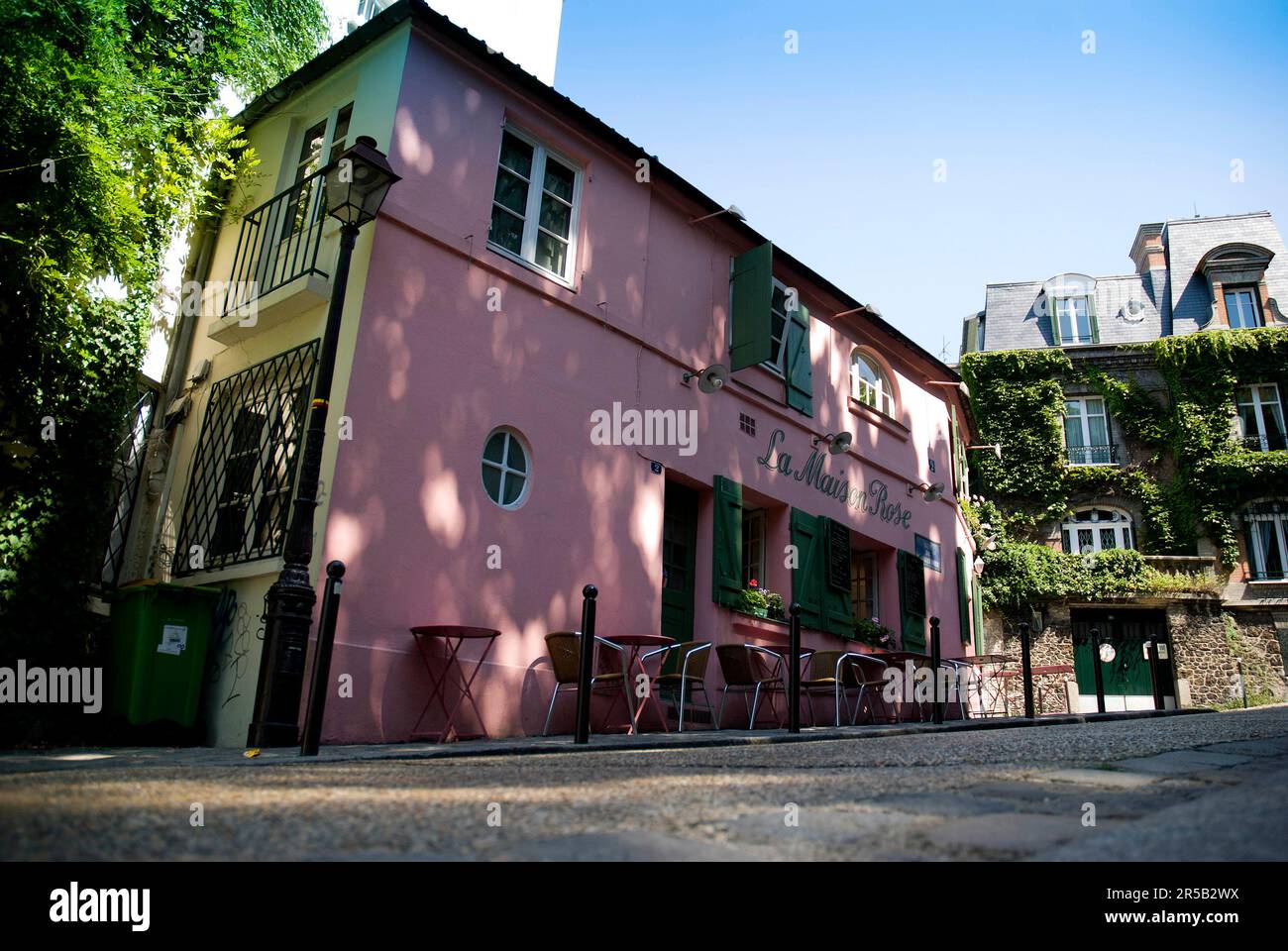 La Maison Rose, Paris France Stock Photo - Alamy