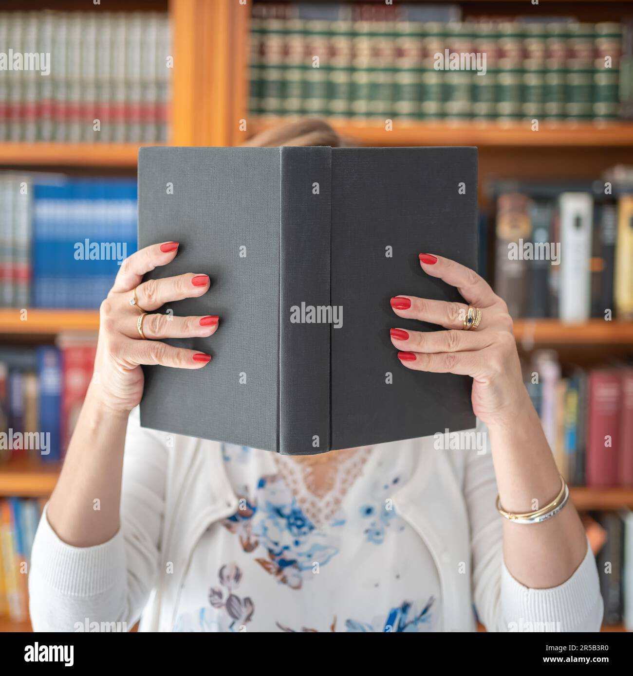 Female reading large book hi-res stock photography and images - Alamy