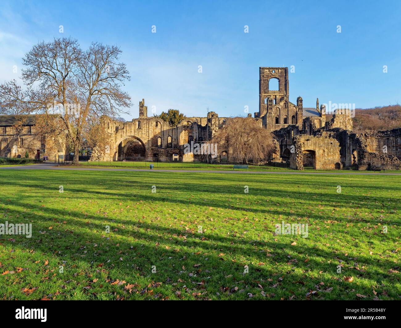Kirkstall abbey ruins hi-res stock photography and images - Alamy