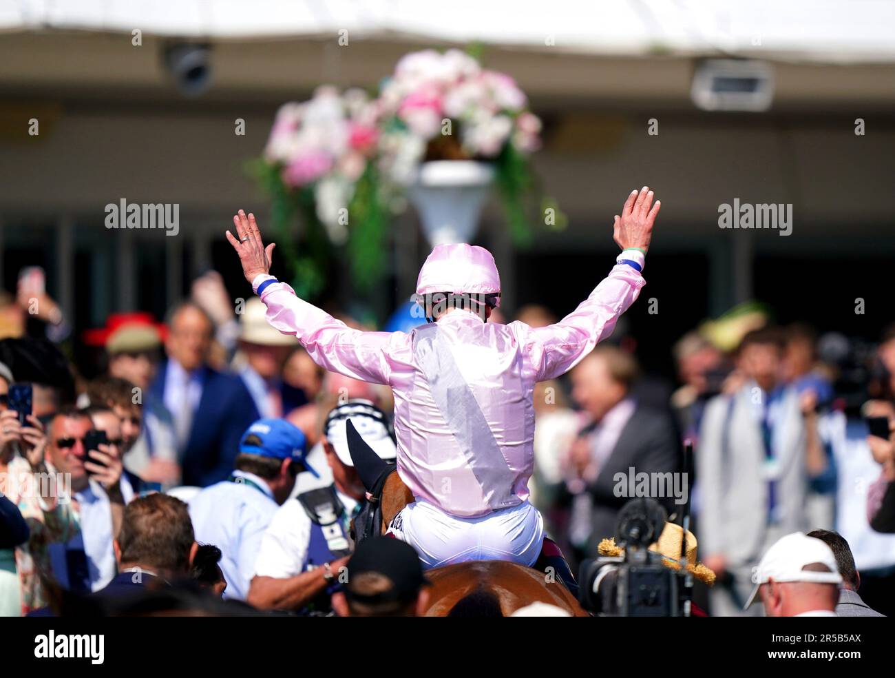 Frankie Dettori celebrates on Emily Upjohn after winning the Dahlbury ...