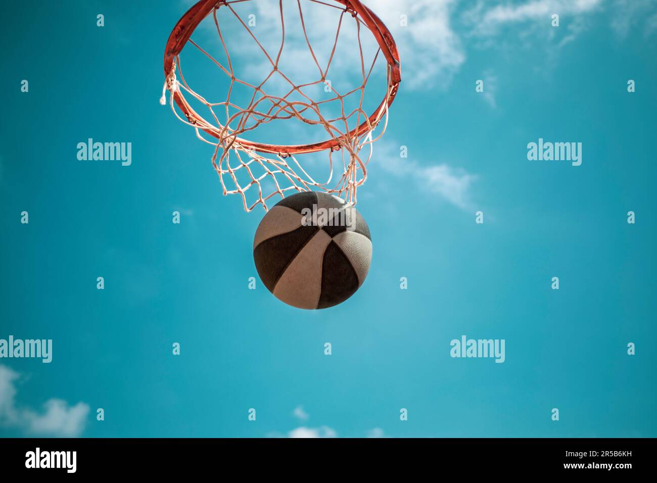 Dunking ball hi-res stock photography and images - Alamy