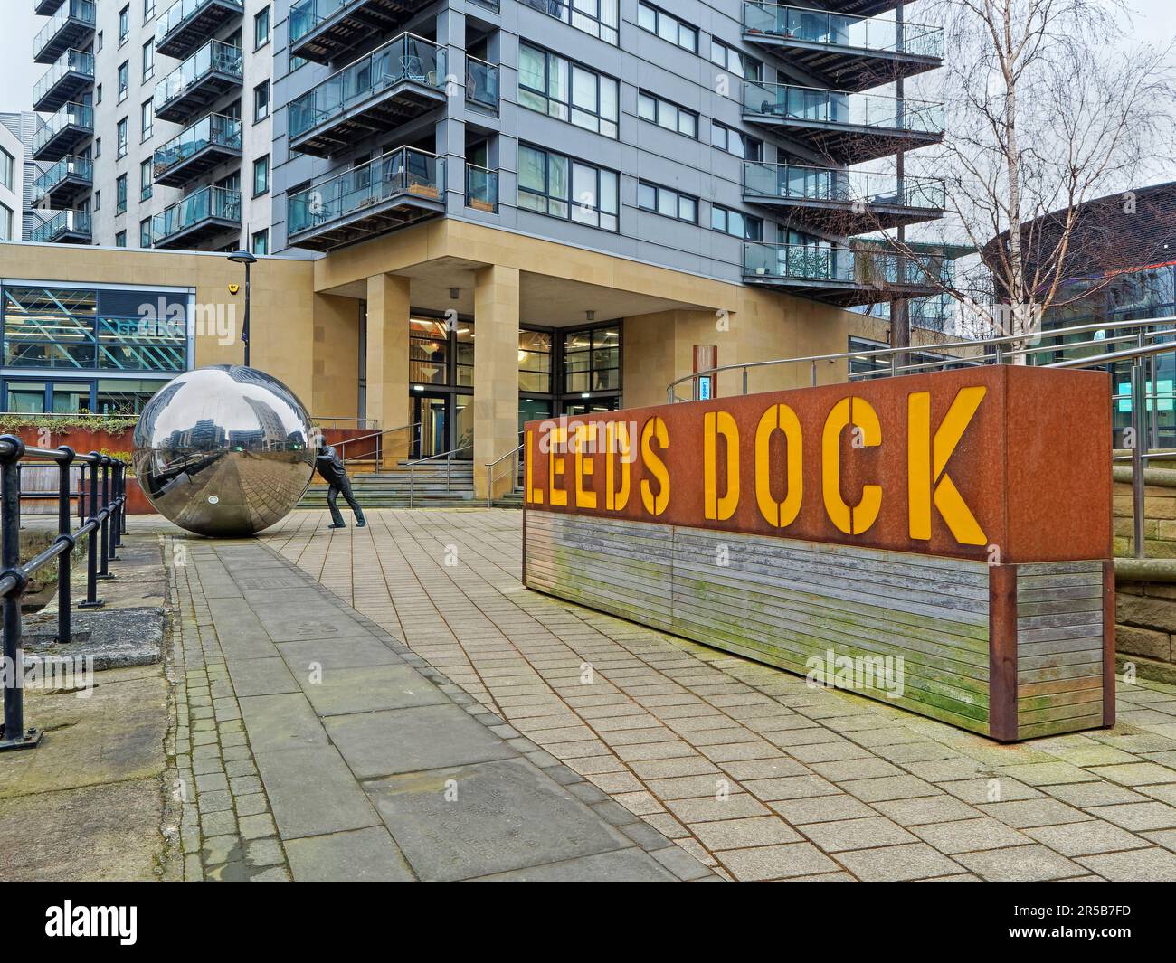 Approach to dock hi-res stock photography and images - Alamy