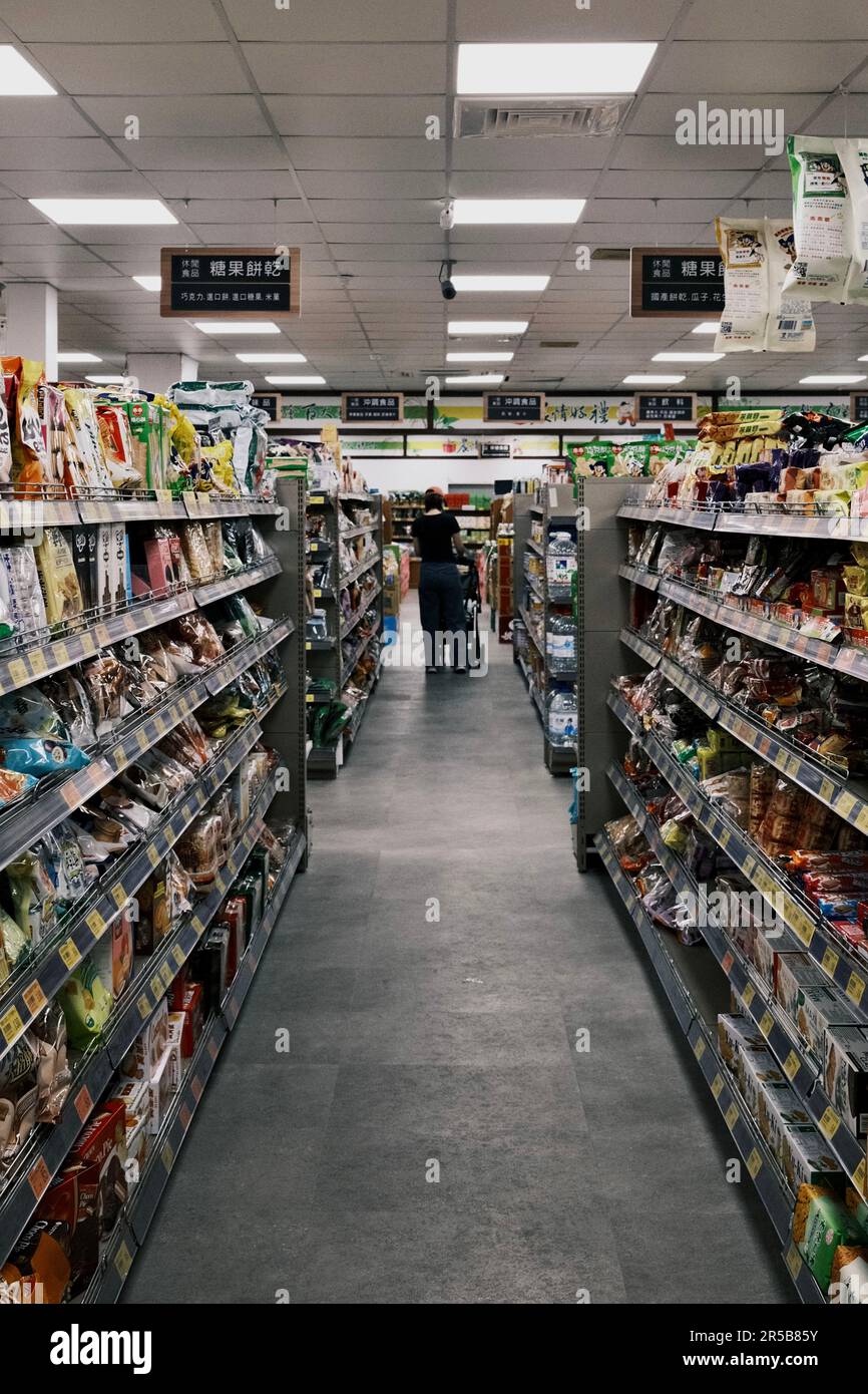 Packaged food isle hi-res stock photography and images - Alamy