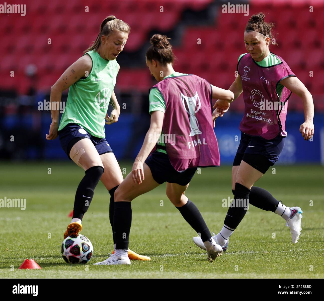 EINDHOVEN - Lynn Wilms of VfL Wolfsburg during the training session ...