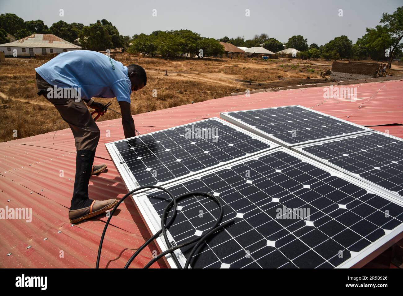 Panneau solaire installation hi-res stock photography and images - Alamy