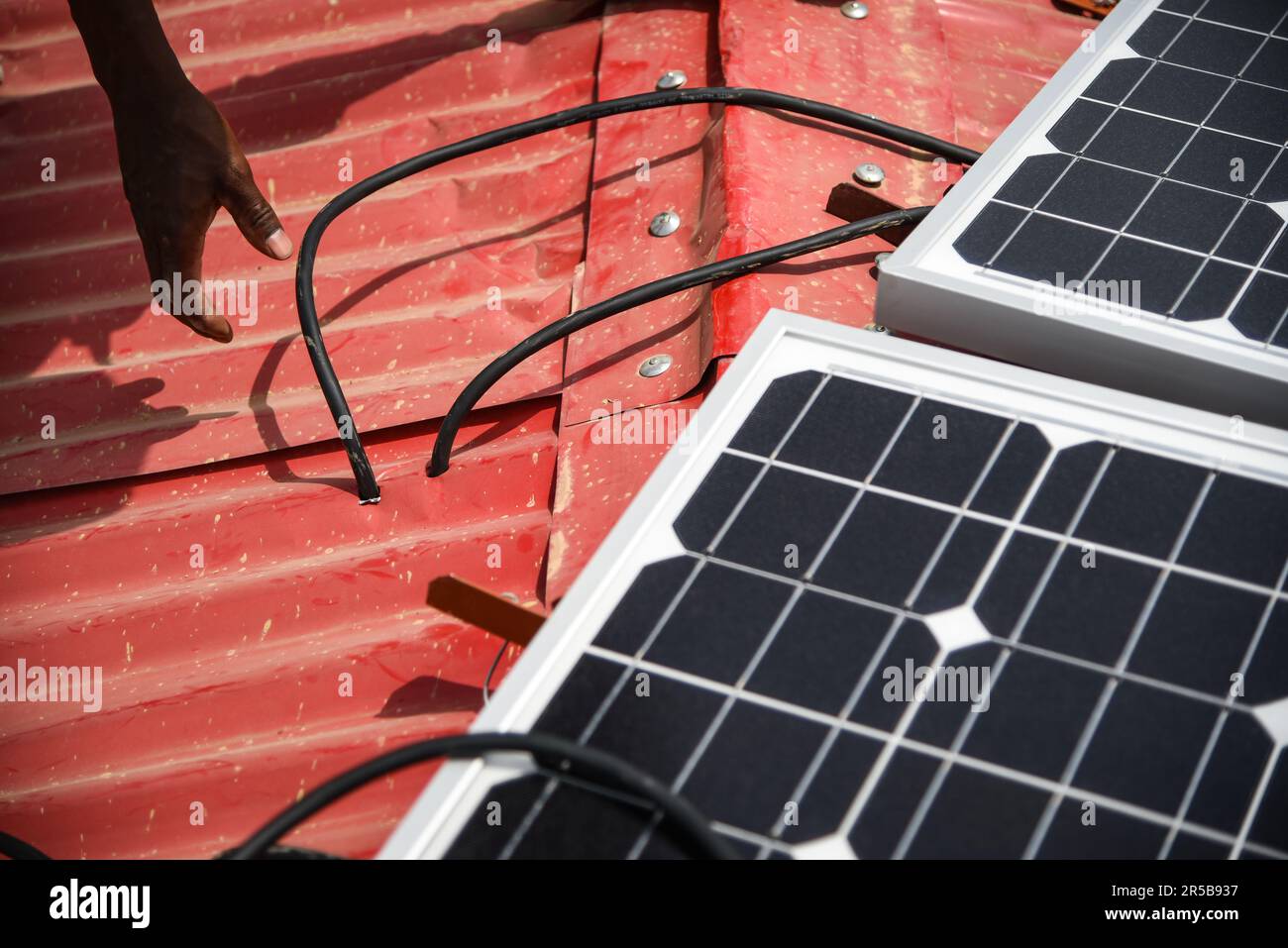 Panneau solaire installation hi-res stock photography and images - Alamy