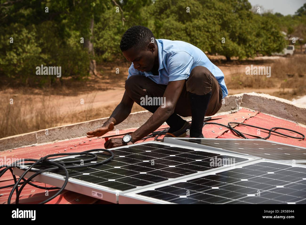 Panneau solaire installation hi-res stock photography and images - Alamy