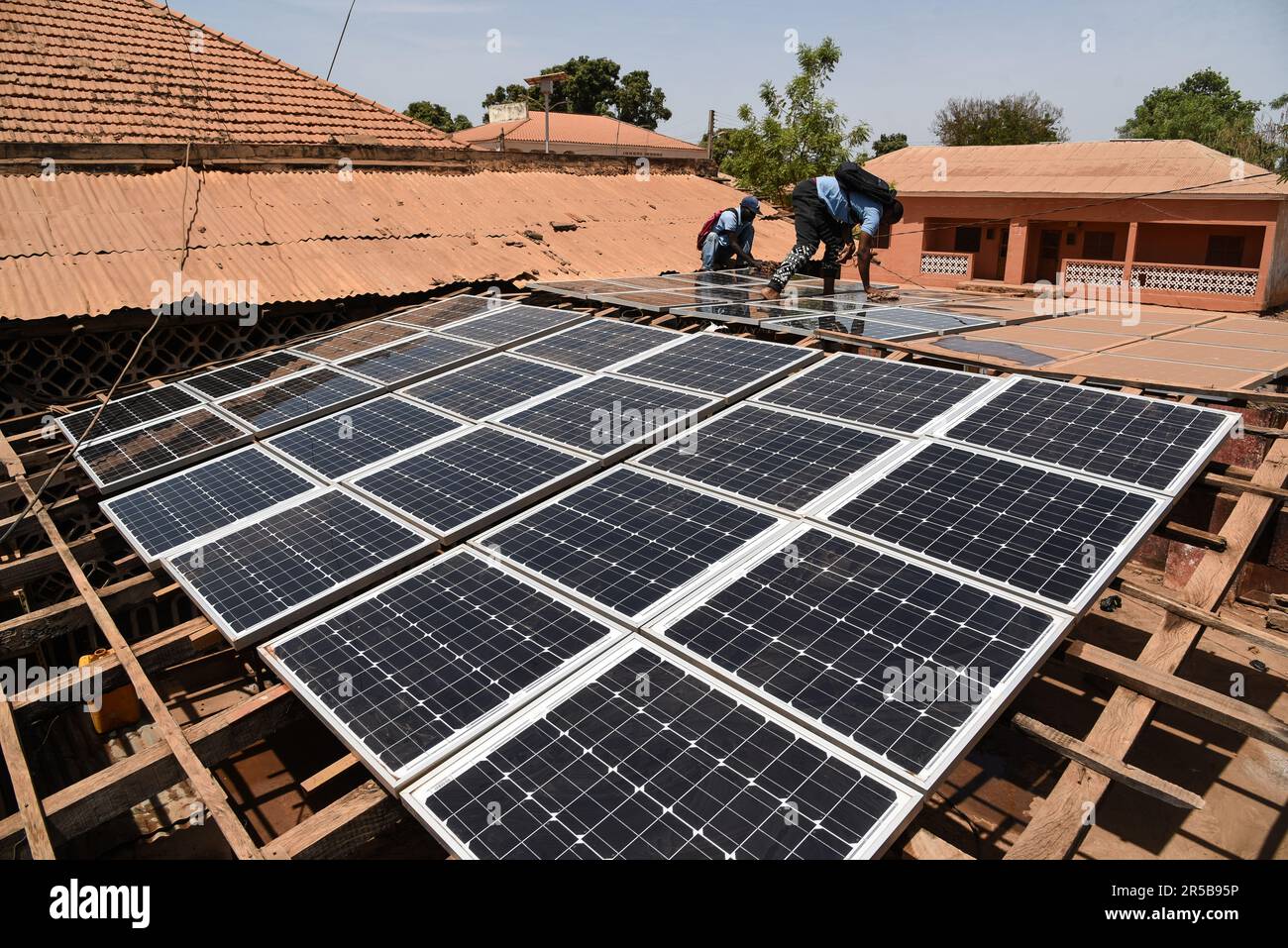 School solar panels africa hi-res stock photography and images - Alamy