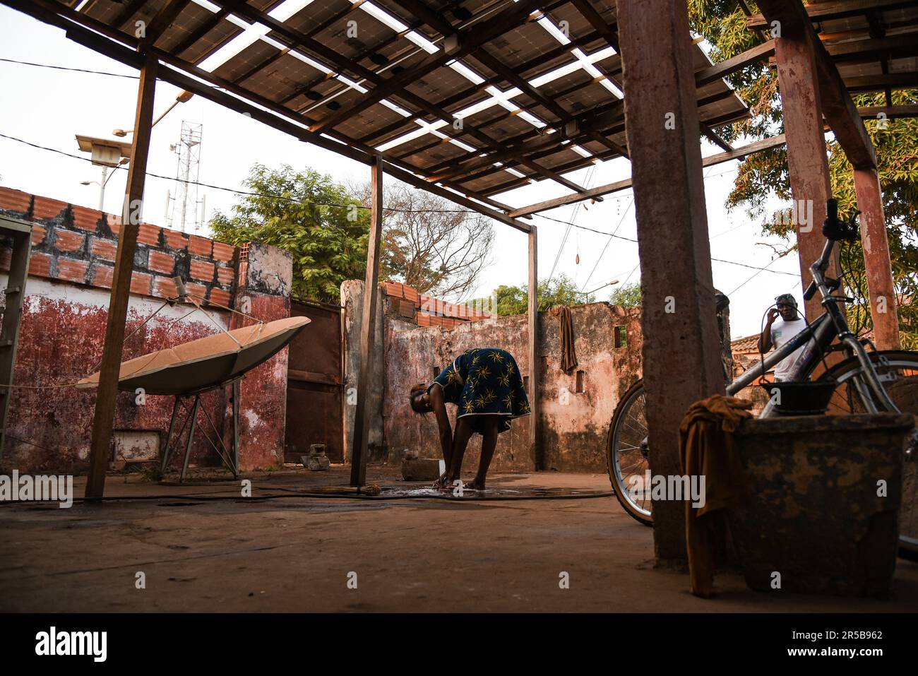 School solar panels africa hi-res stock photography and images - Alamy