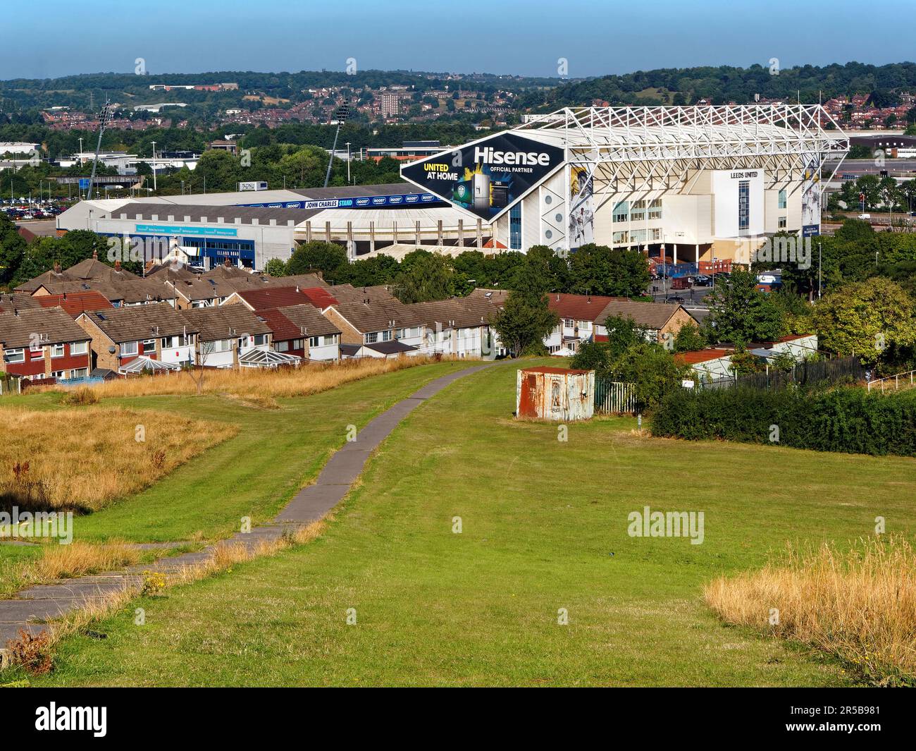 View of leeds united football stadium hi-res stock photography and ...