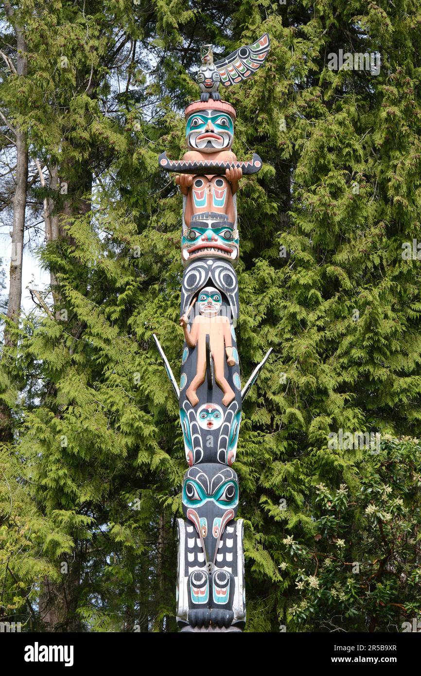 Totem pole in Stanley Park, Vancouver, British Columbia, Canada Stock ...
