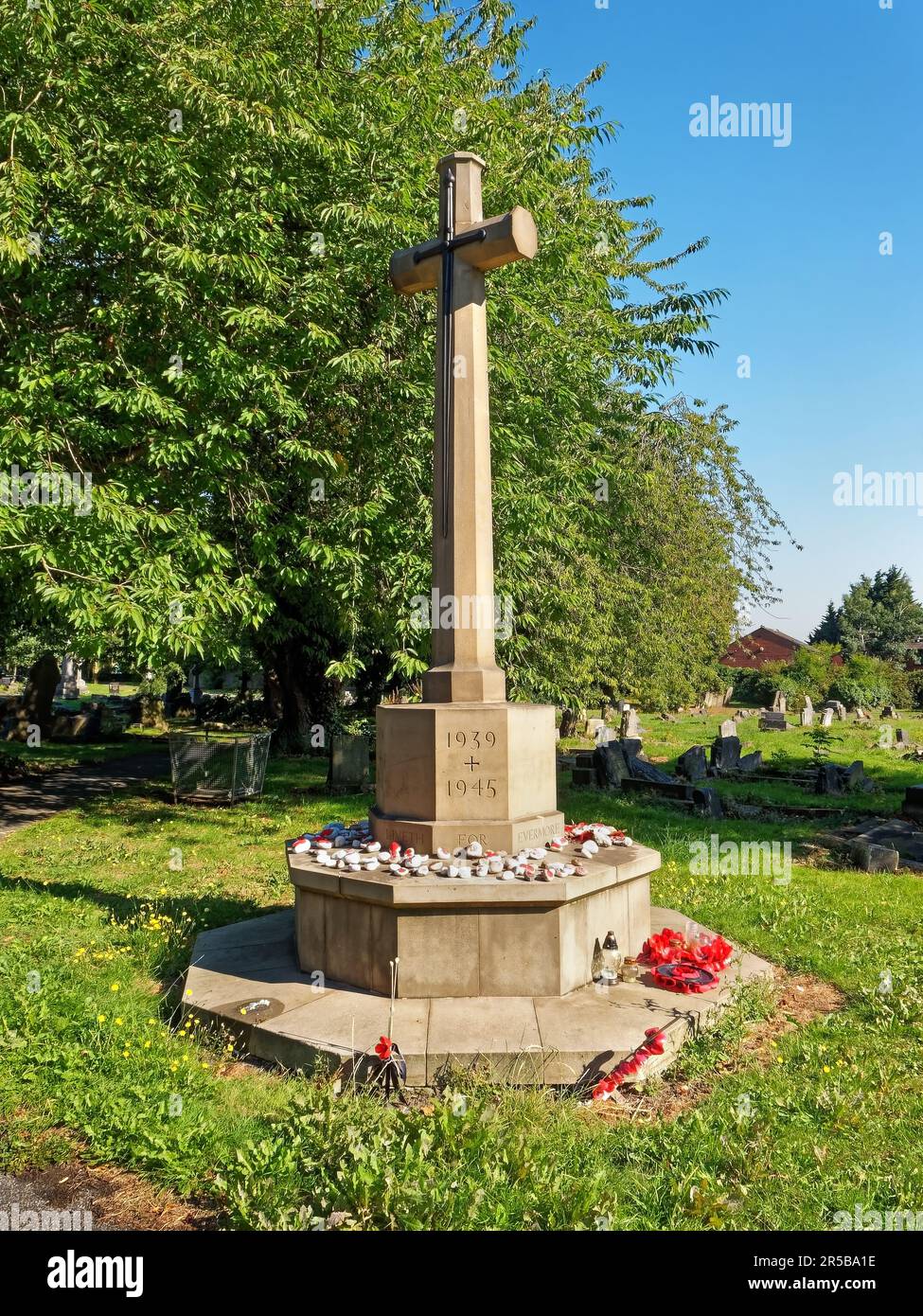 UK, West Yorkshire, Leeds, Holbeck Cemetery War Memorial Stock Photo ...