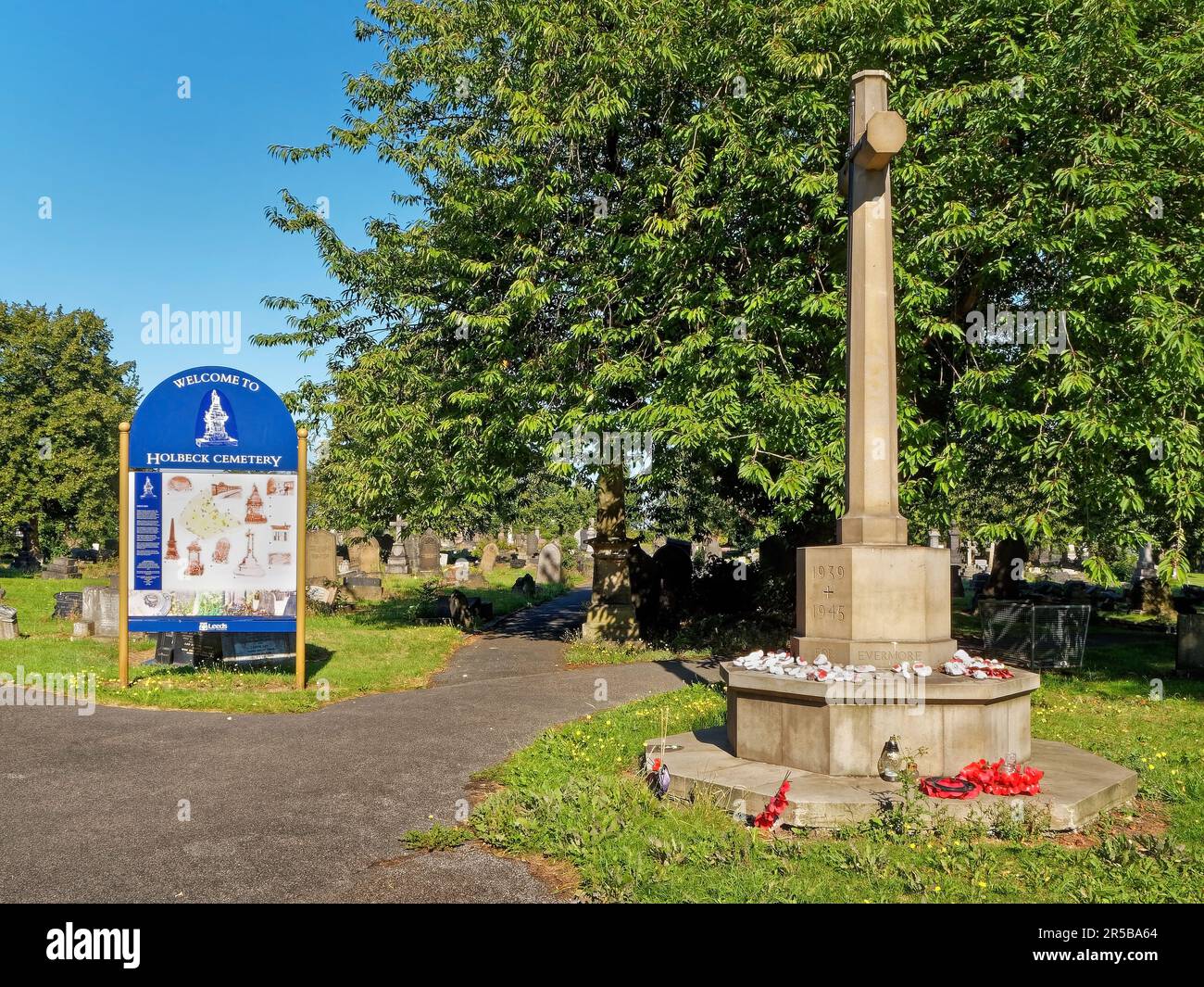 UK, West Yorkshire, Leeds, Holbeck Cemetery War Memorial Stock Photo ...