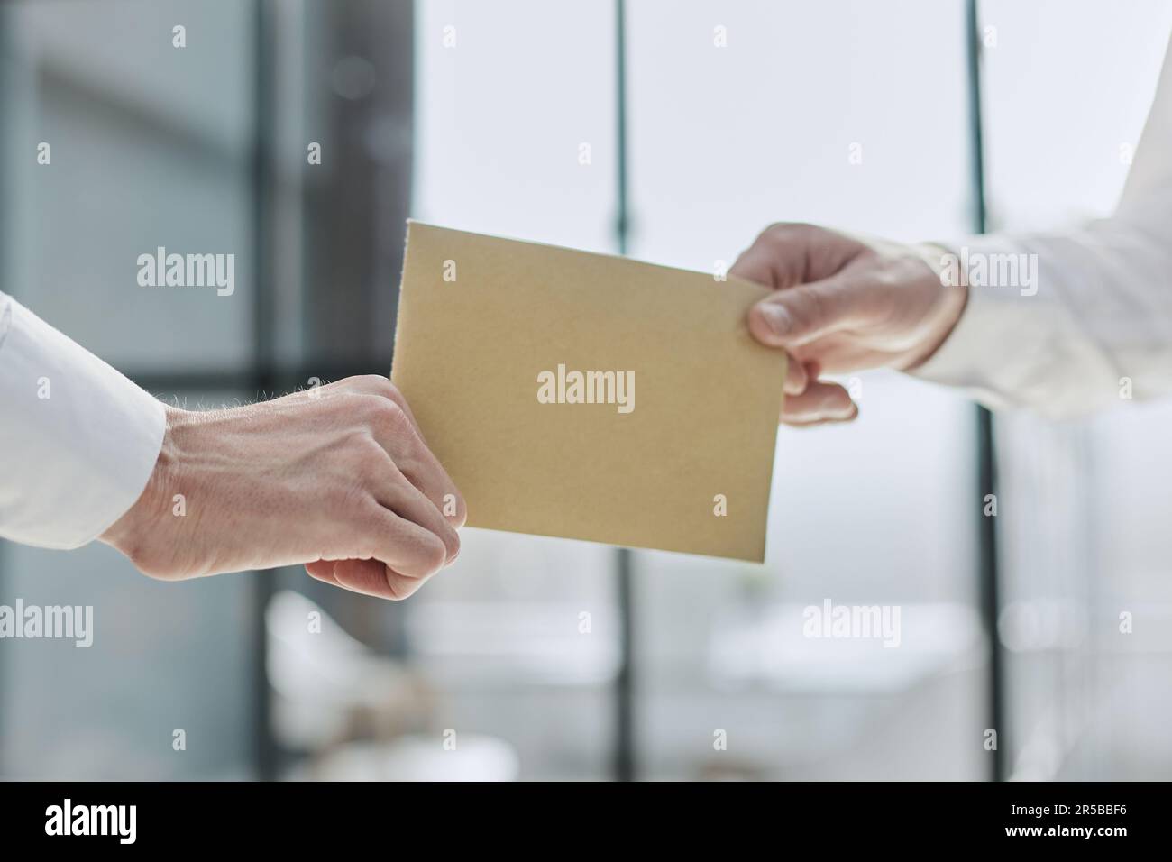 Handing over cash hi-res stock photography and images - Alamy