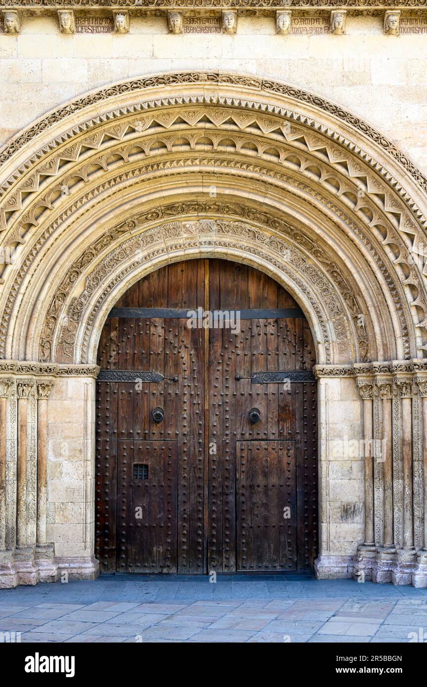 Valencia door hi-res stock photography and images - Alamy