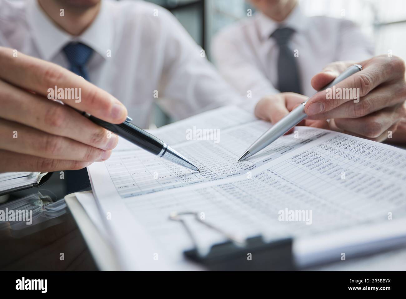 Hand makes notes on a paper notebook, close-up Stock Photo - Alamy