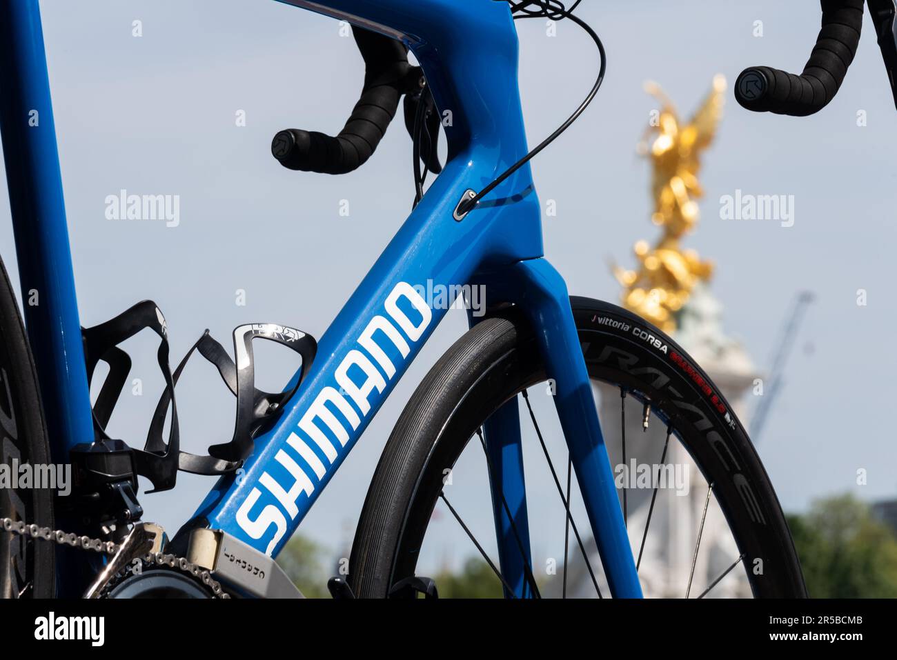 Shimano logo hi-res stock photography and images - Alamy
