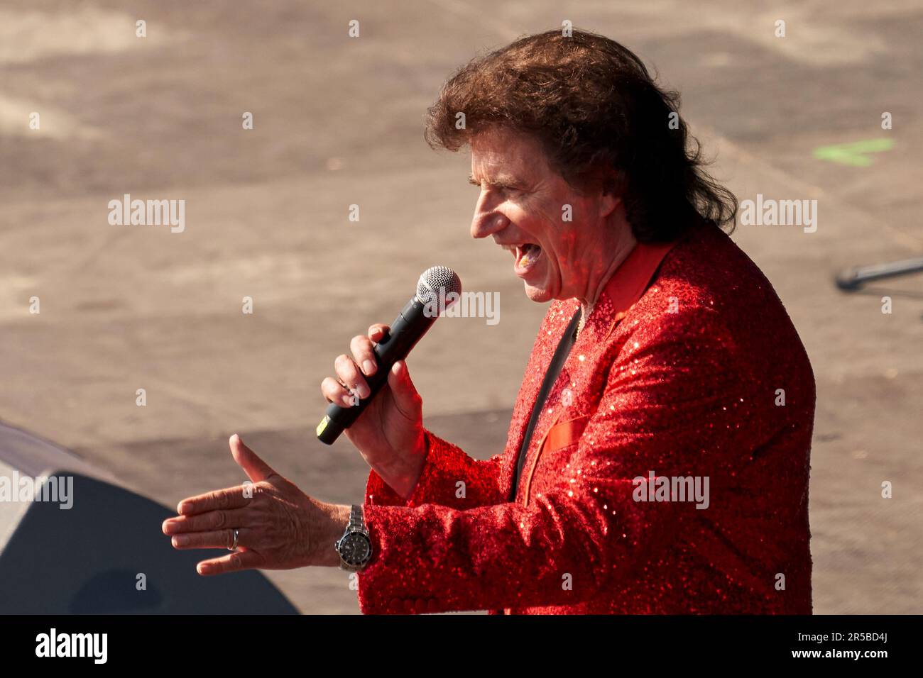 02 June 2023, Rhineland-Palatinate, Nürburg: Pop singer "Olaf der ...
