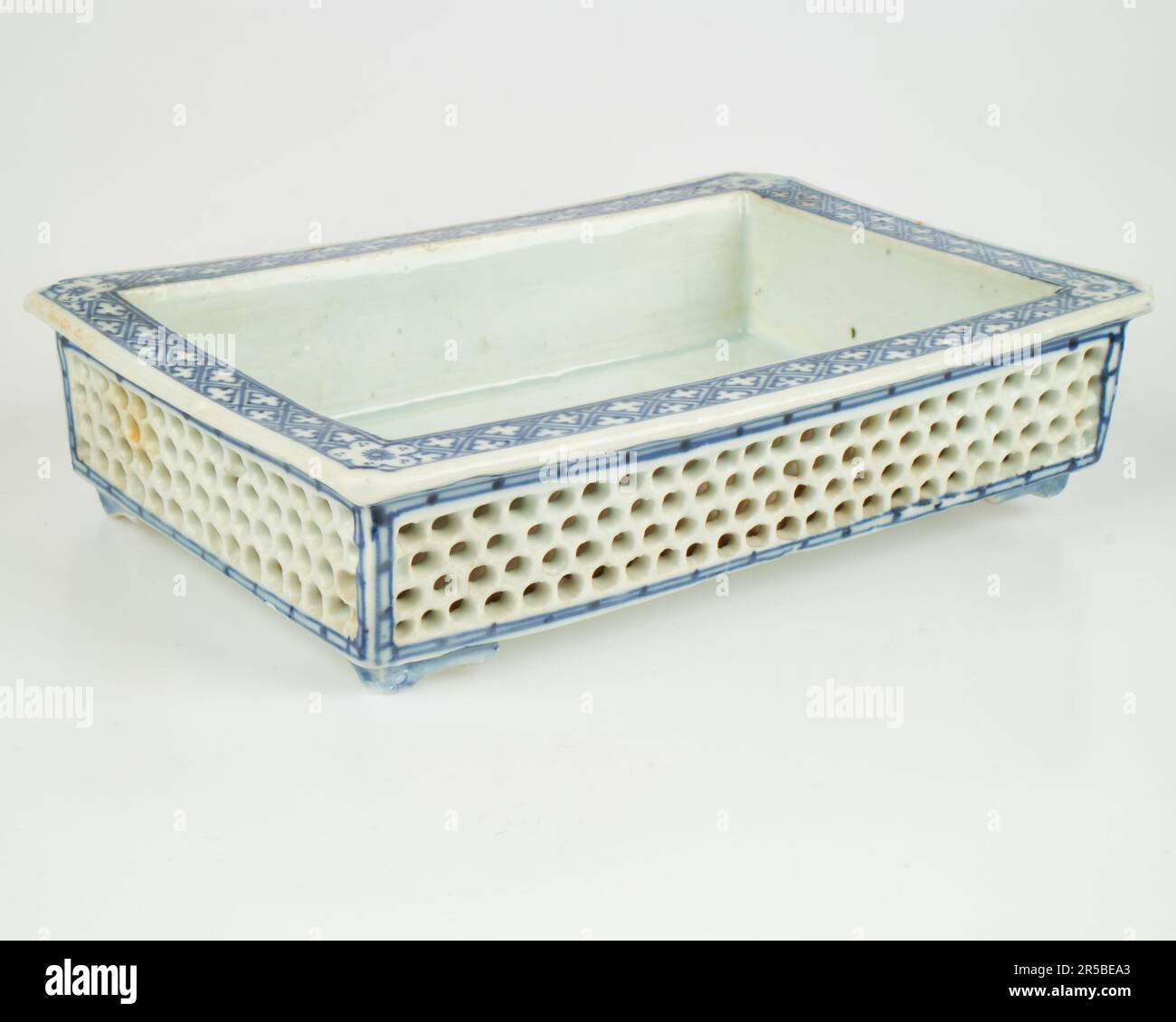 Antique 18th century Chinese blue and white porcelain reticulated ...