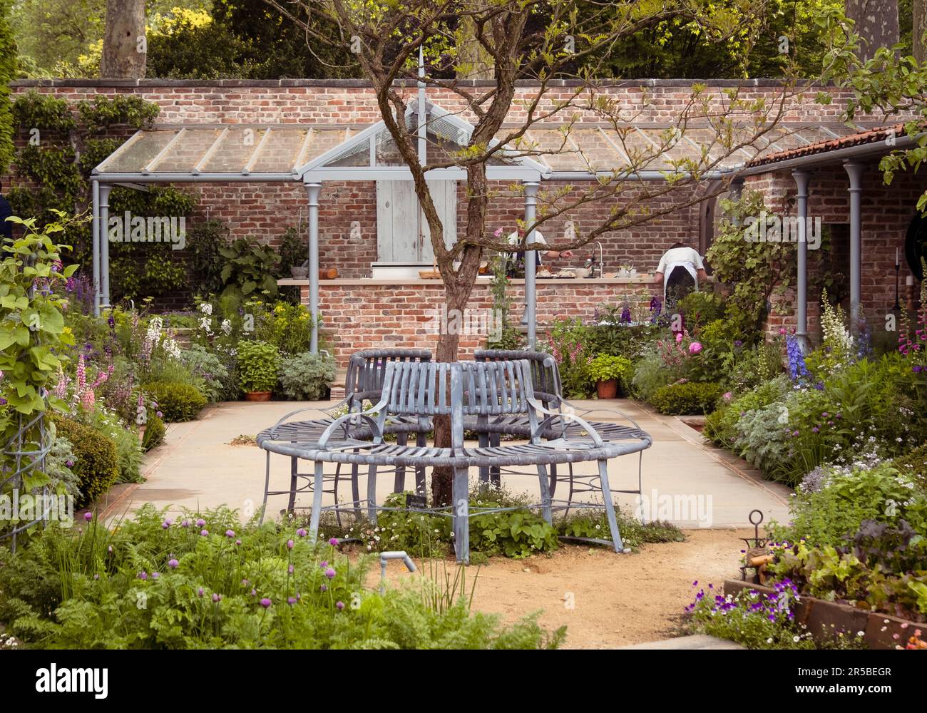 The Savills Garden designed by Mark Gregory at the Chelsea Flower Show ...