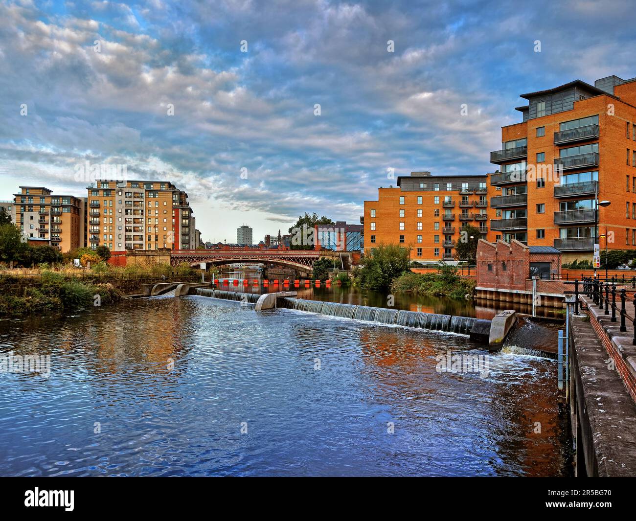 River aire leeds dam hi-res stock photography and images - Alamy
