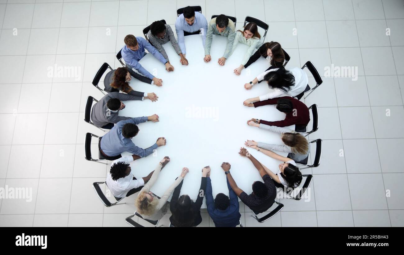 Business people meeting round table hi-res stock photography and images ...