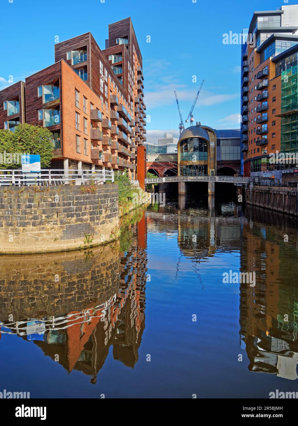 UK, West Yorkshire, Leeds, River Aire at Watermans Place with South ...