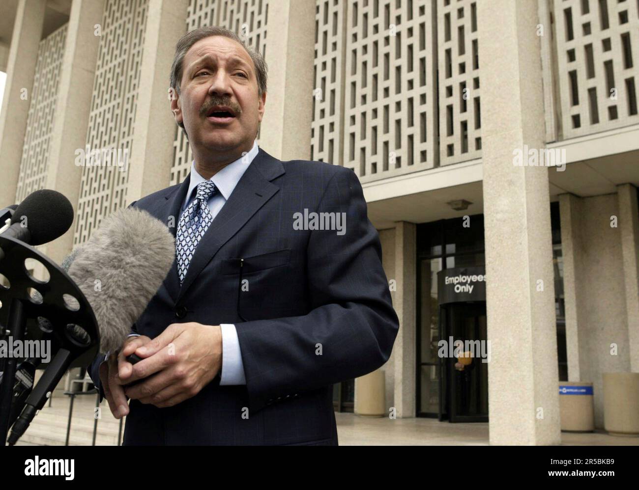 SCOTT104 -- REDWOOD CITY, CALIF. Mark Geragos, attorney for murder ...