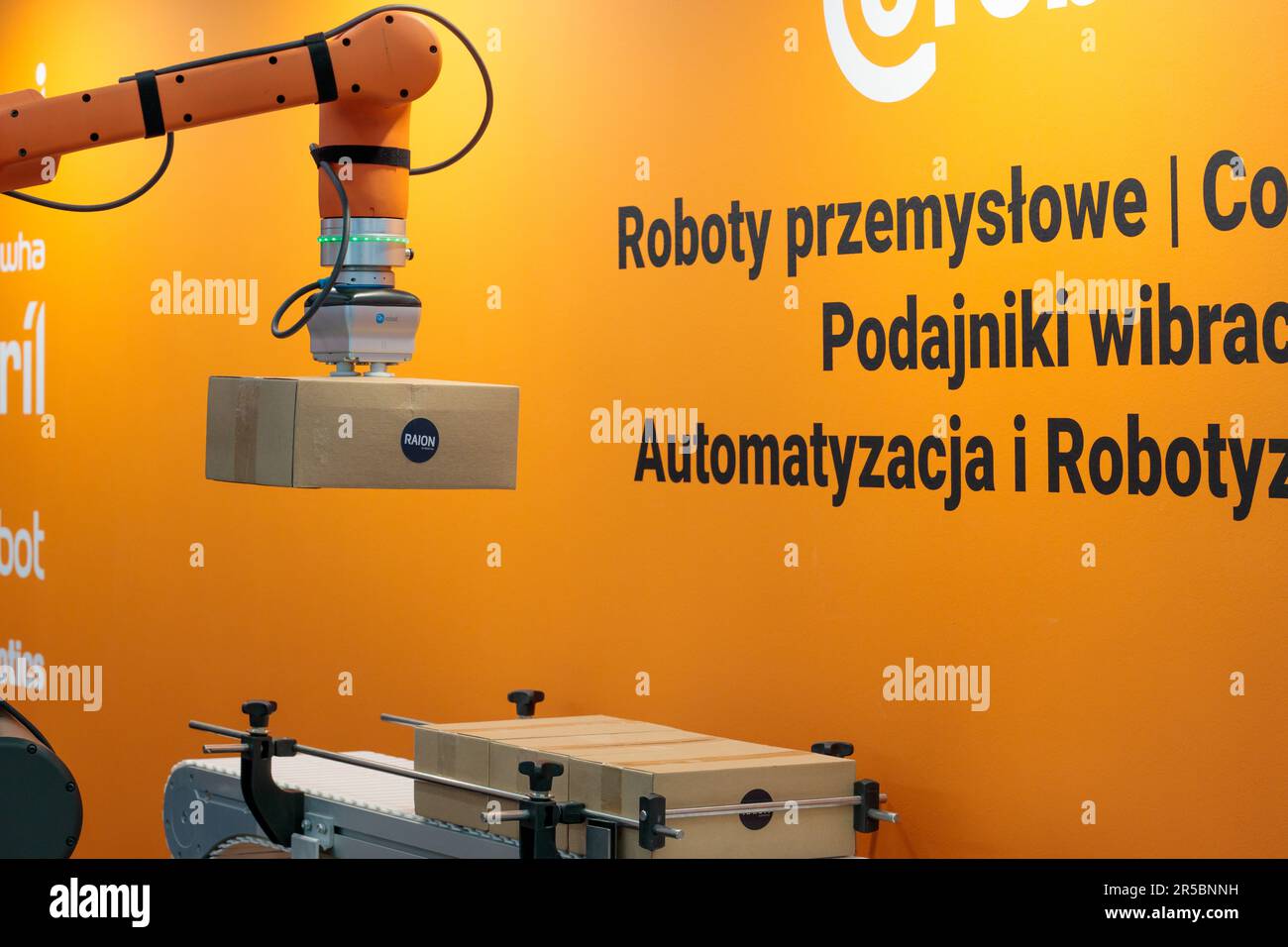 Automated material handling hi-res stock photography and images - Alamy