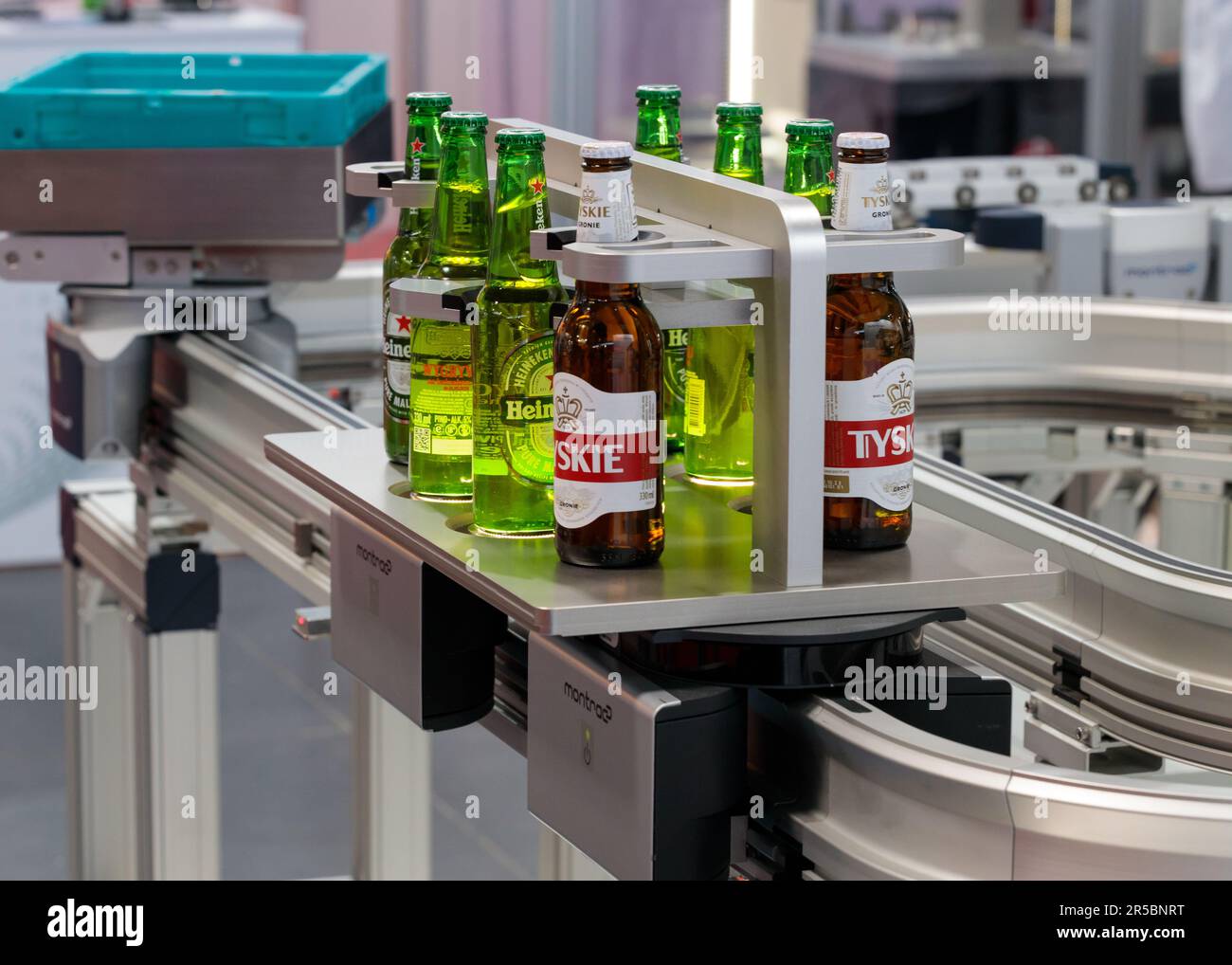 High tech assembly line hi-res stock photography and images - Alamy