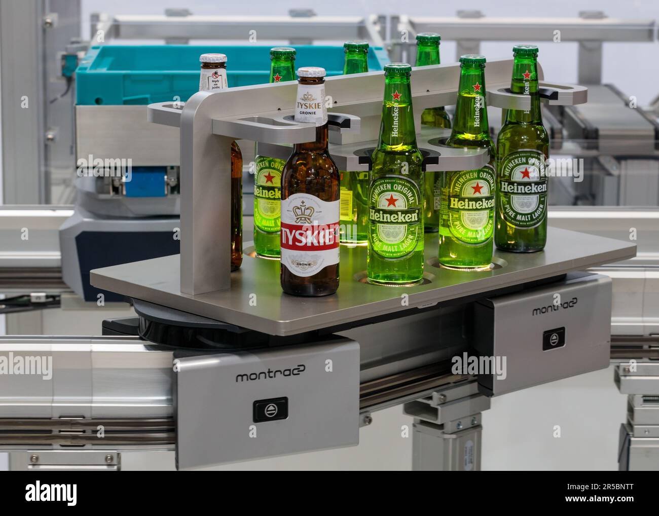 High tech assembly line hi-res stock photography and images - Alamy