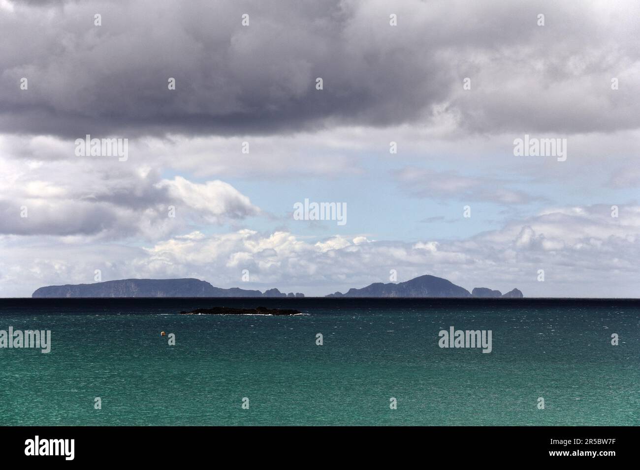 The Bay of Islands in New Zealand with its pristine white sand and ...
