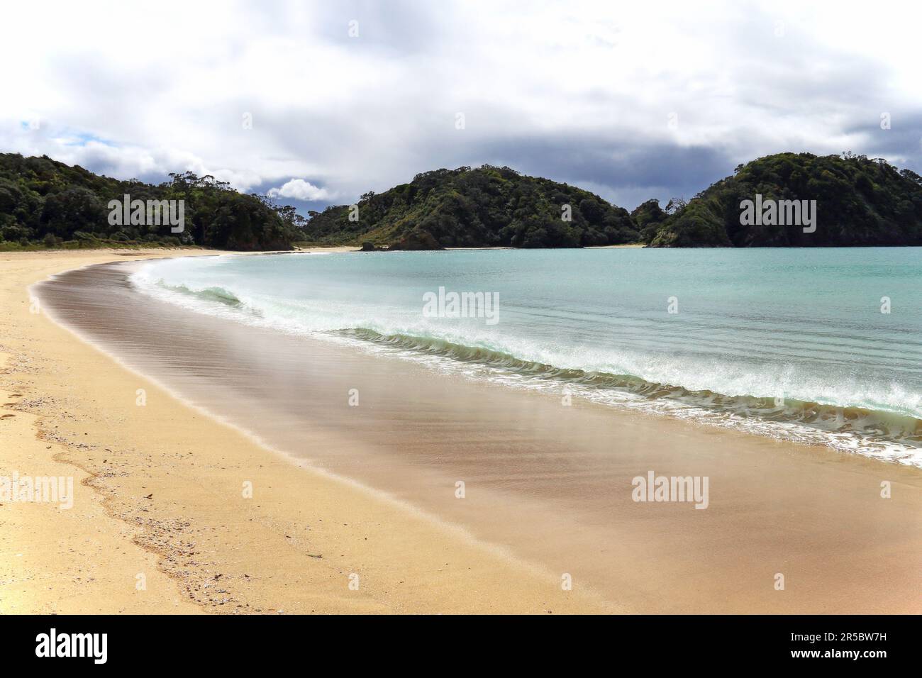 The Bay of Islands in New Zealand with its pristine white sand and ...