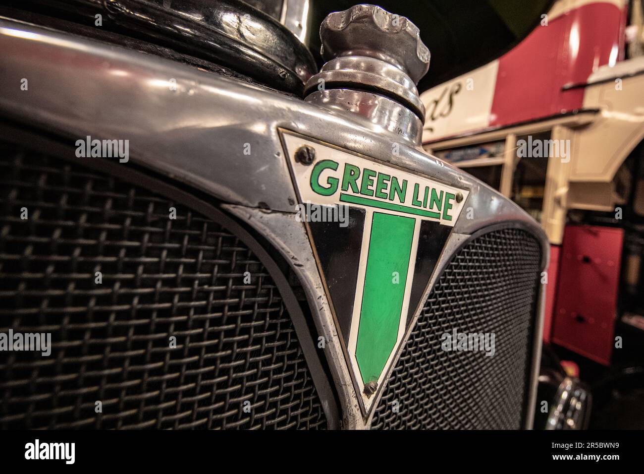 Close up Vintage London Bus Green Line Radiator Stock Photo - Alamy