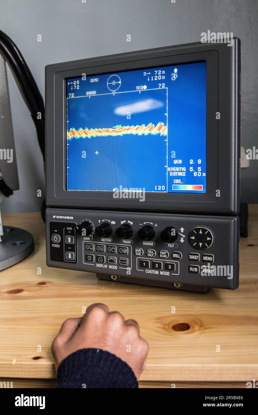 Sonar operation hi-res stock photography and images - Alamy