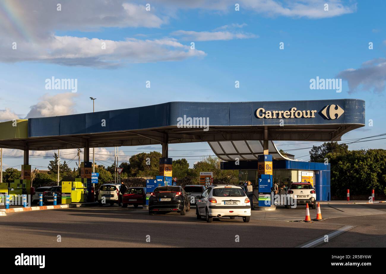 Carrefour brand hi-res stock photography and images - Alamy