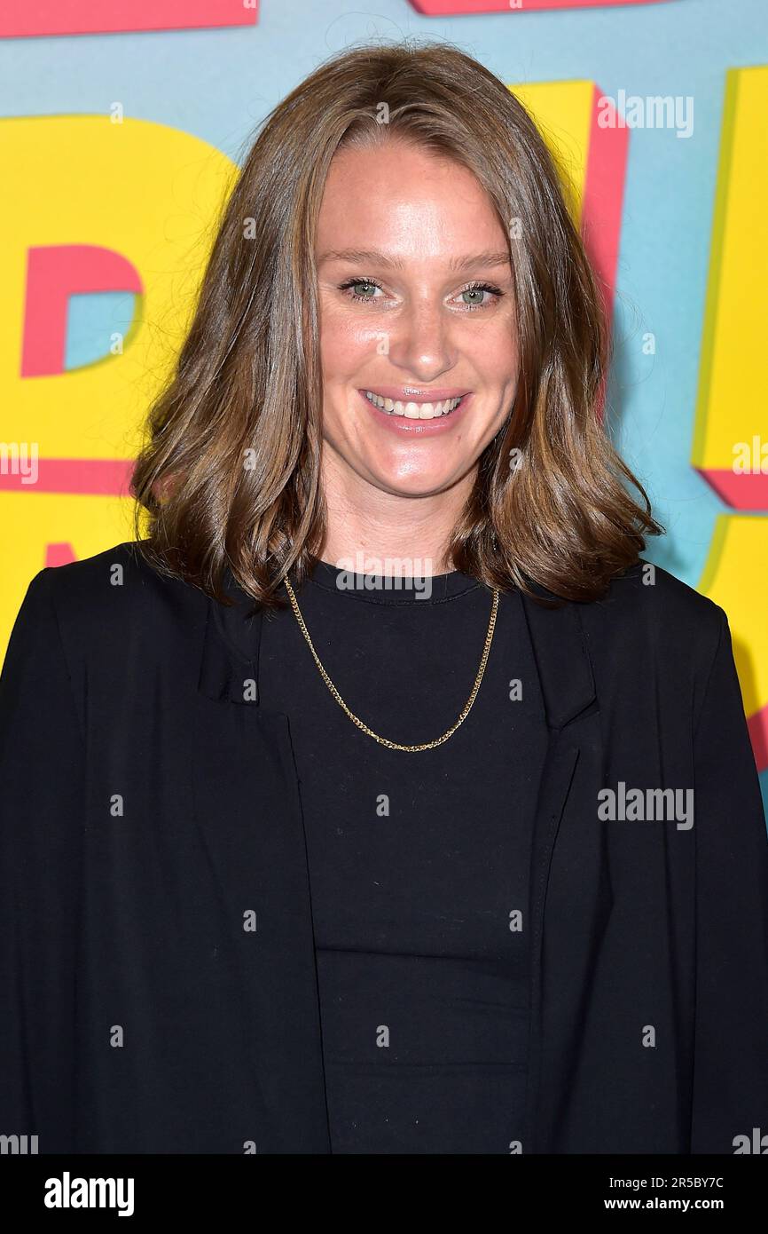 Elizabeth Gilpin bei der Premiere der Peacock Streamingserie 'Based on ...