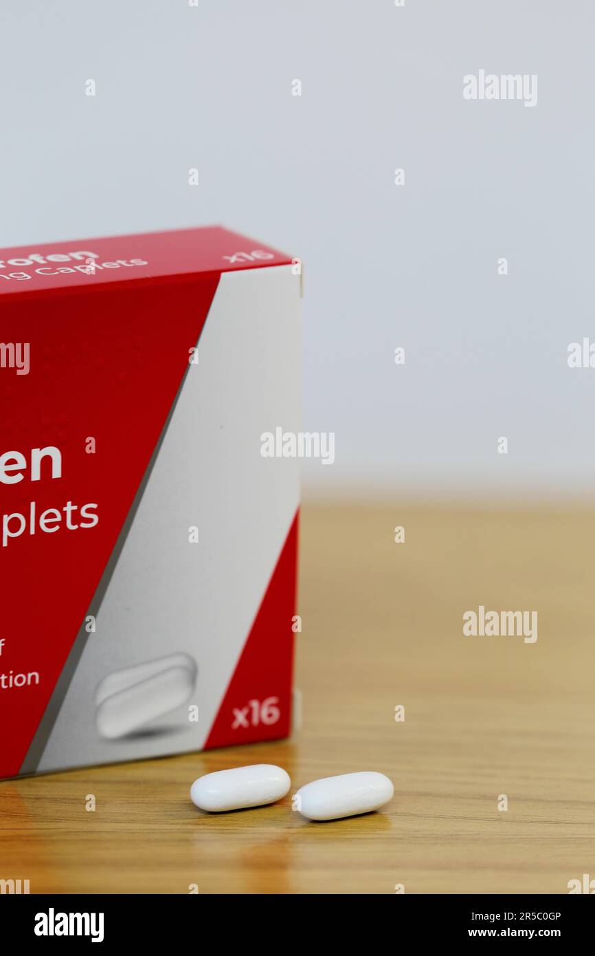 Ibuprofen 200mg caplets Stock Photo - Alamy