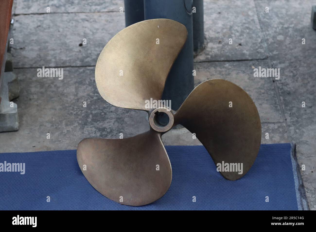 Large spinning propeller hi-res stock photography and images - Alamy