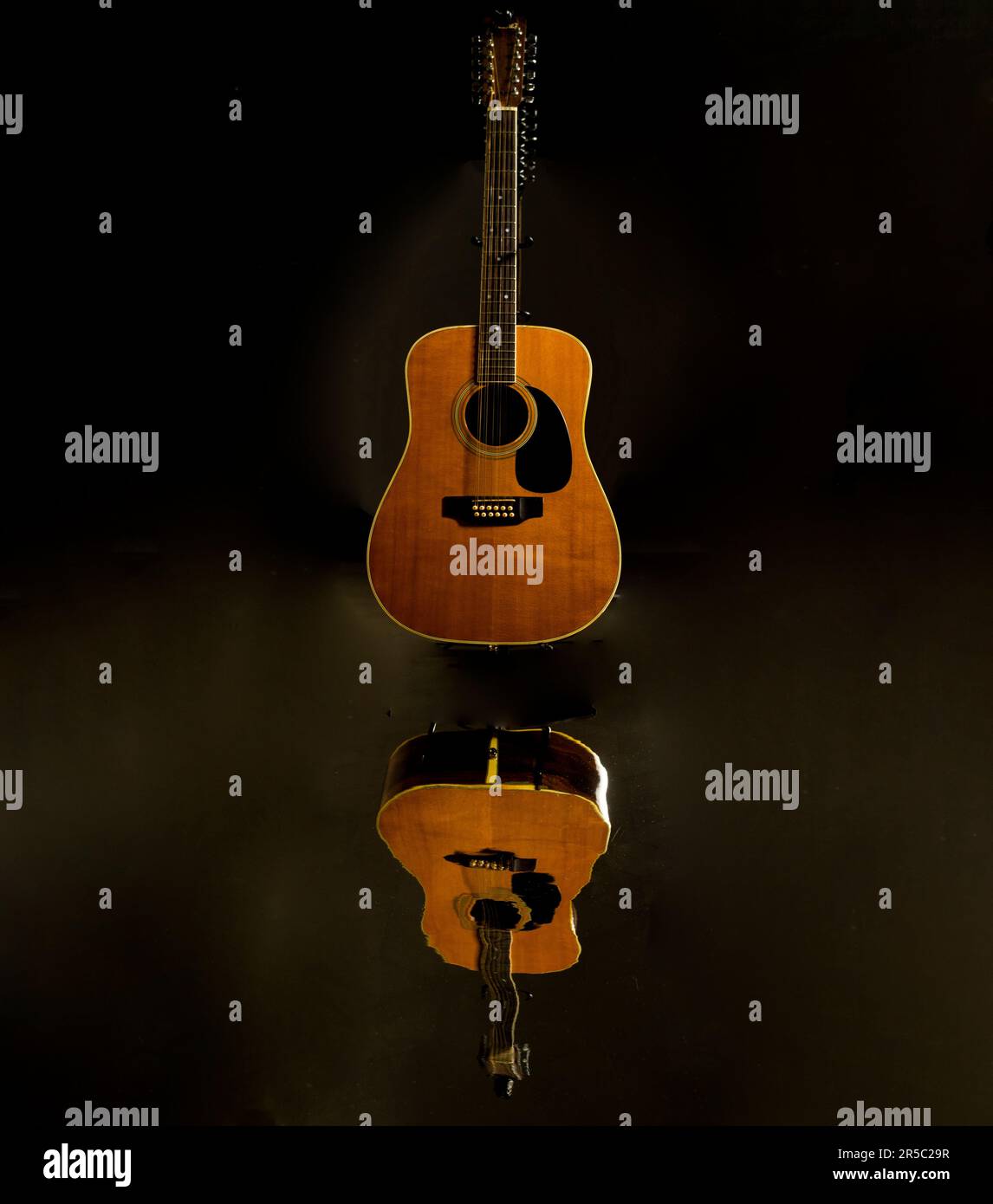 Duo music instruments hi-res stock photography and images - Alamy