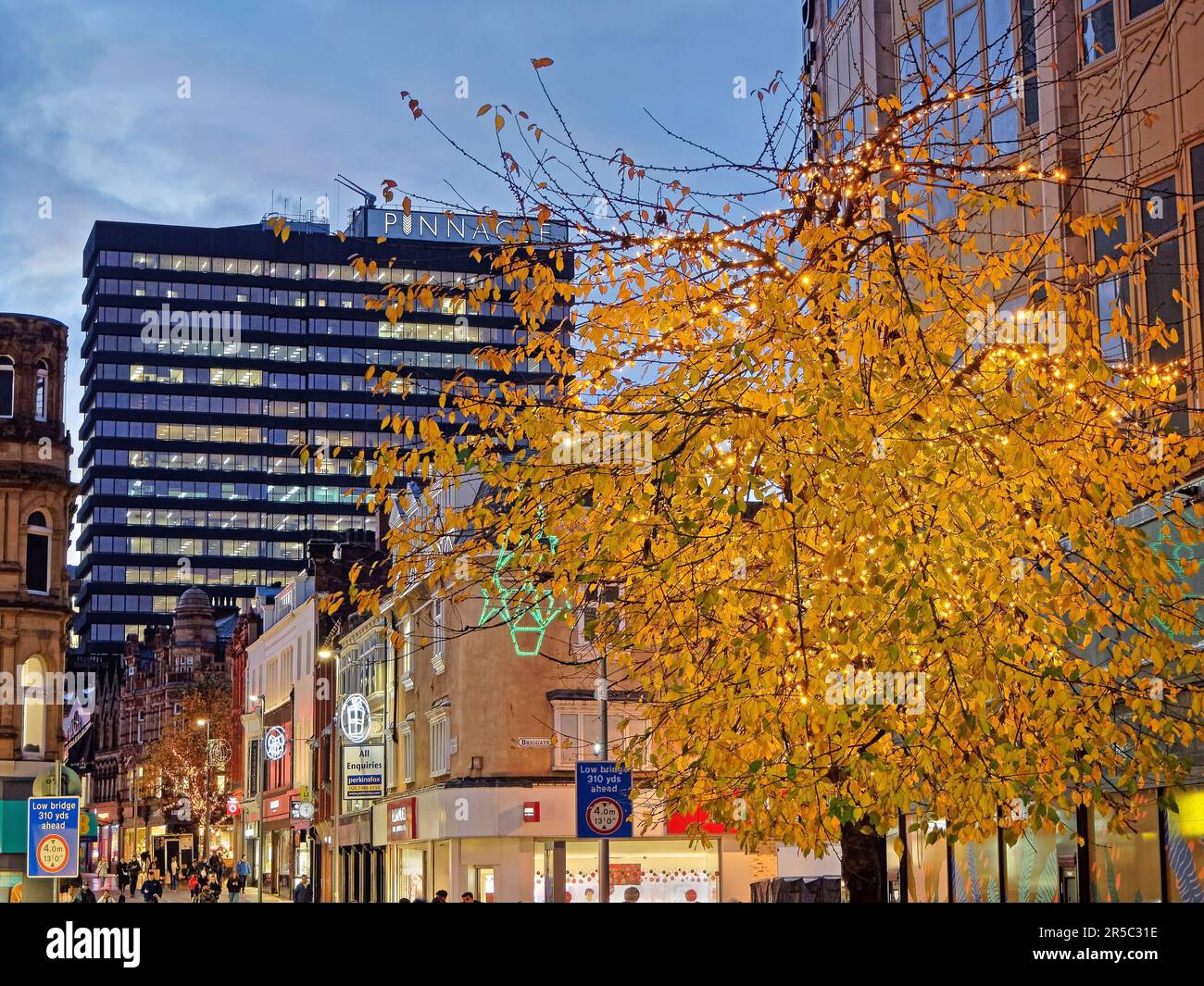 Leeds pinnacle building hi-res stock photography and images - Alamy