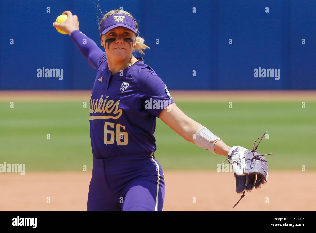Washington's Ruby Meylan pitches against Utah during the third inning ...