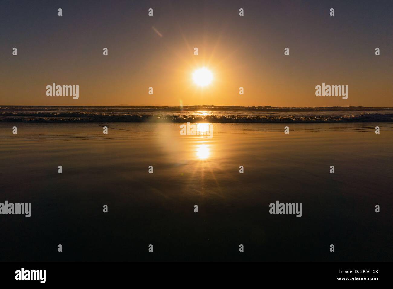 Sandy beach sunset low angle hi-res stock photography and images - Alamy